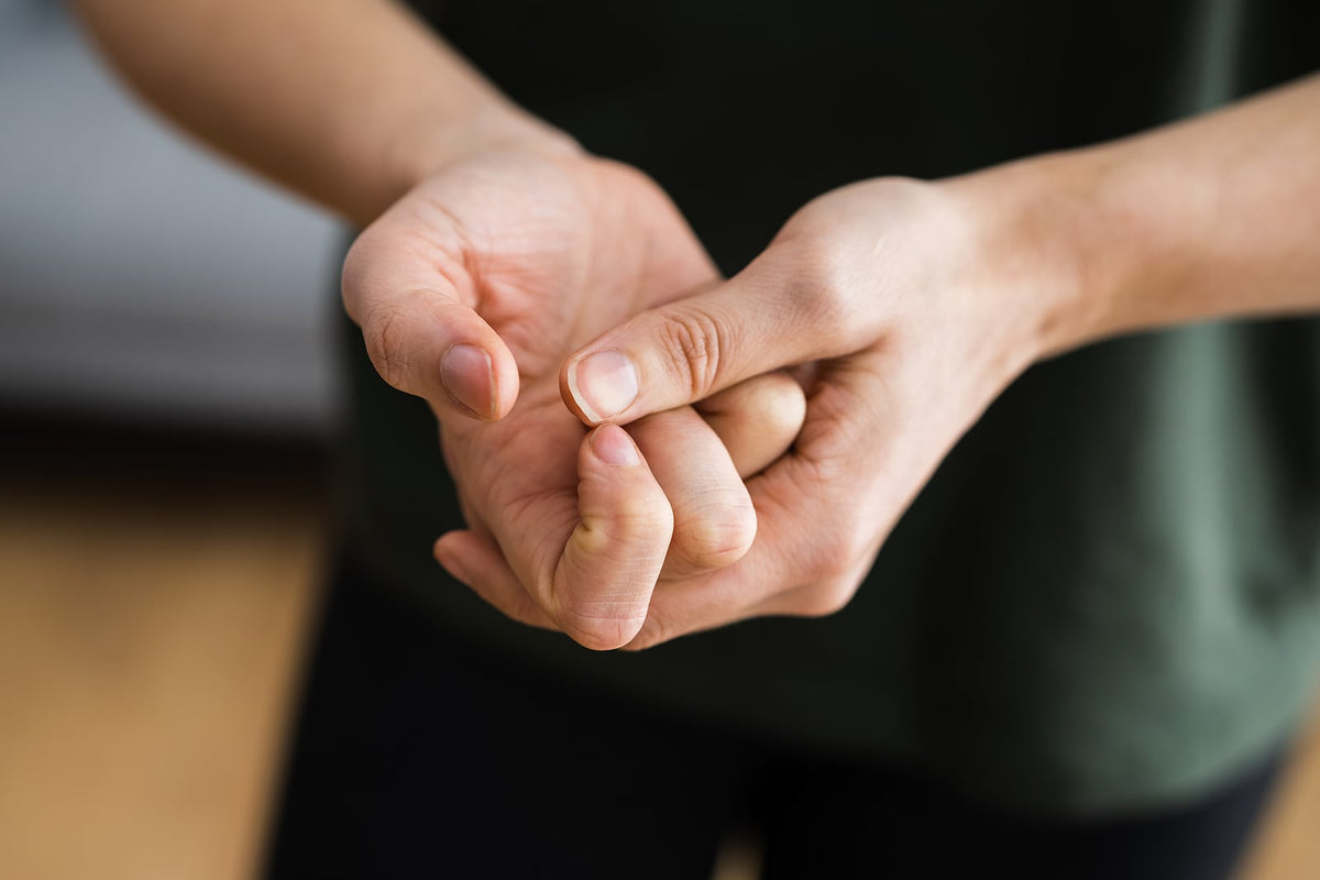 Cracking Fingers: What Really Happens to Your Joints?